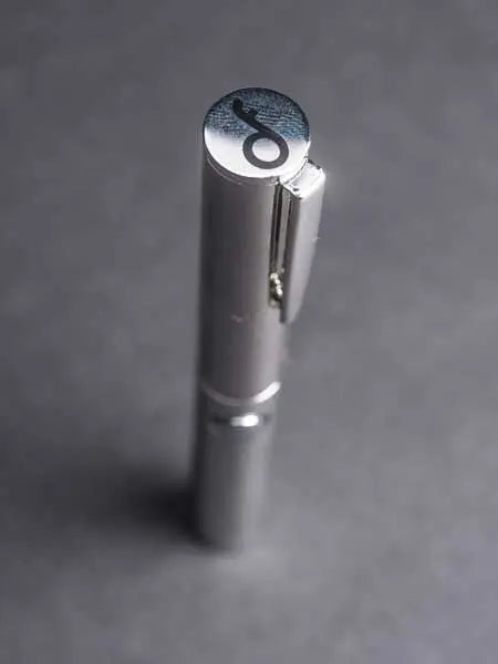 Experience Luxury with THE EXECUTIVE VAPORIZER WHITE GOLD – Dank Vape Tech